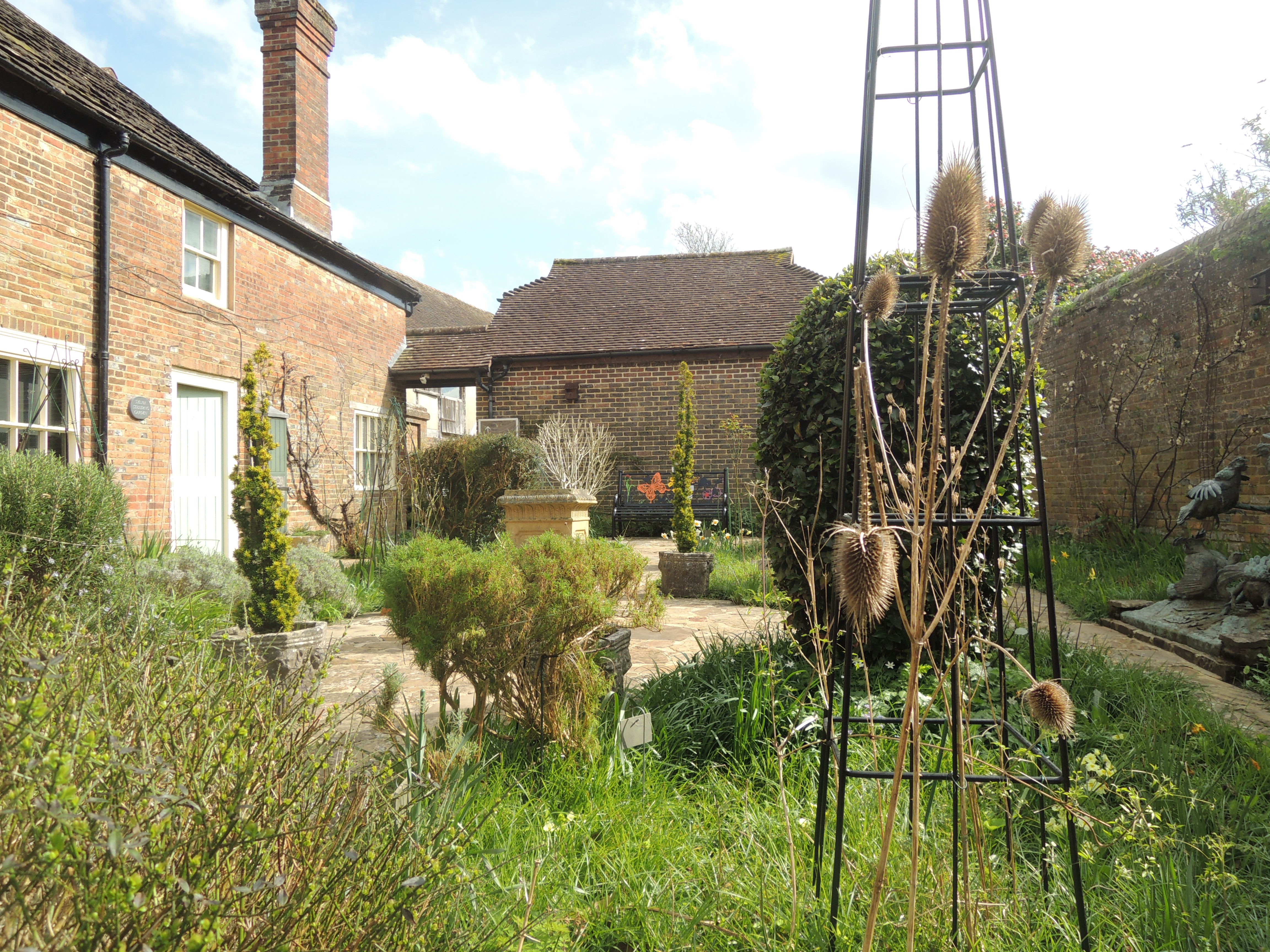 Spring at Horsham Museum’s garden – Friends of Horsham Museum & Art Gallery